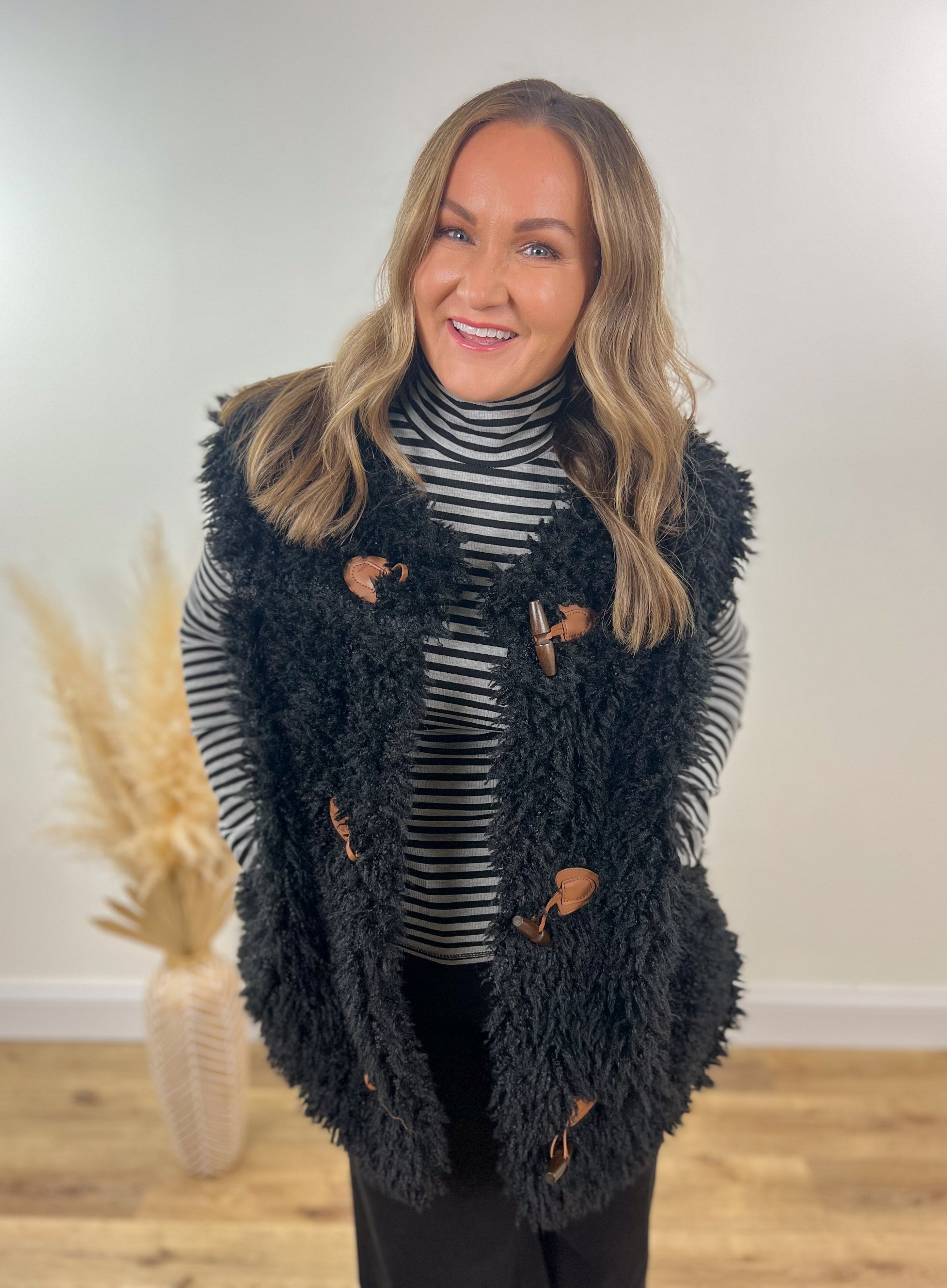 Faux Fur Toggle Vest – Quaintrelle Boutique